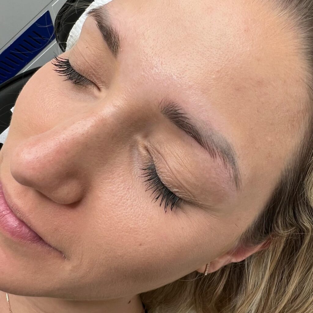 Permanent makeup and eyebrow asymmetry - Kwadron PMU